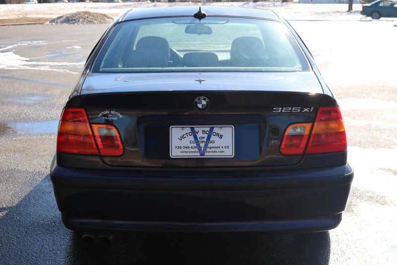 2005 BMW 325xi Photos