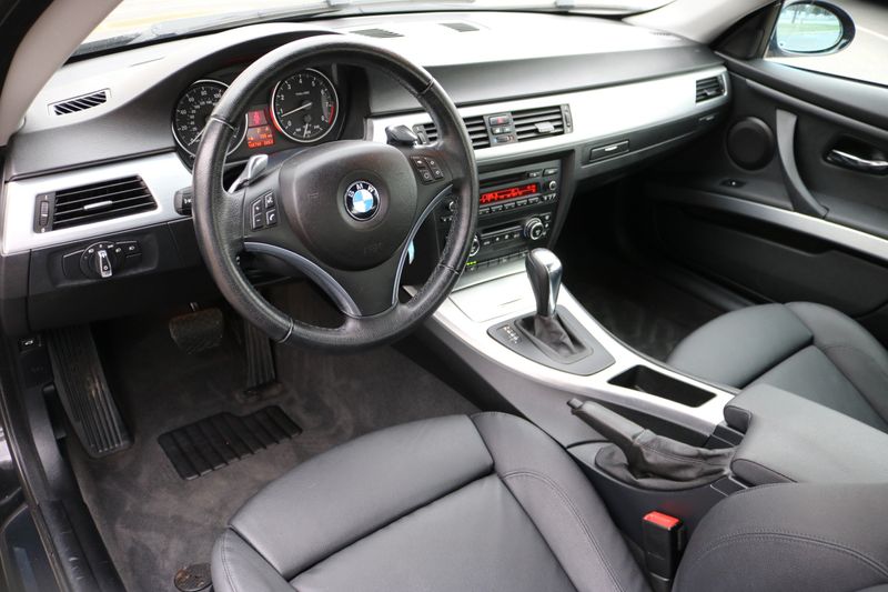 2009 BMW 335i Photos