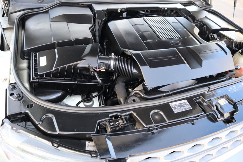 2014 Land Rover LR4 Photos