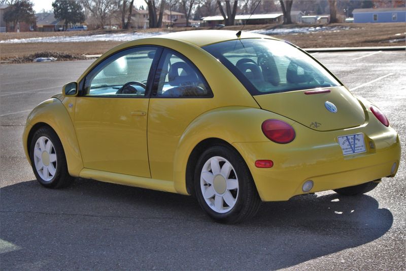 2002 Volkswagen New Beetle Photos