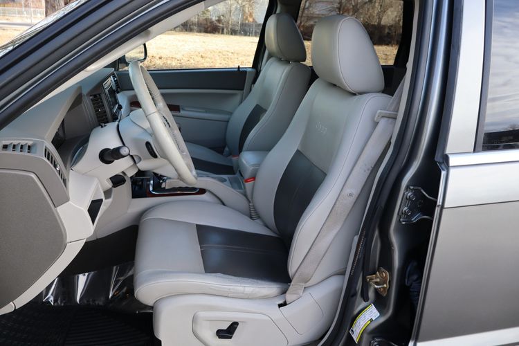 2007 Jeep Grand Cherokee Limited | Victory Motors of Colorado