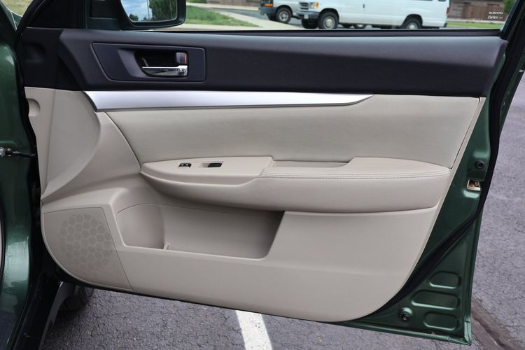 2011 Subaru Outback 2.5i Premium | Victory Motors of Colorado