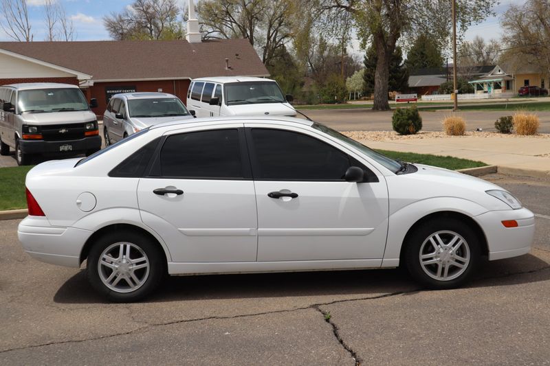 2002 Ford Focus Photos