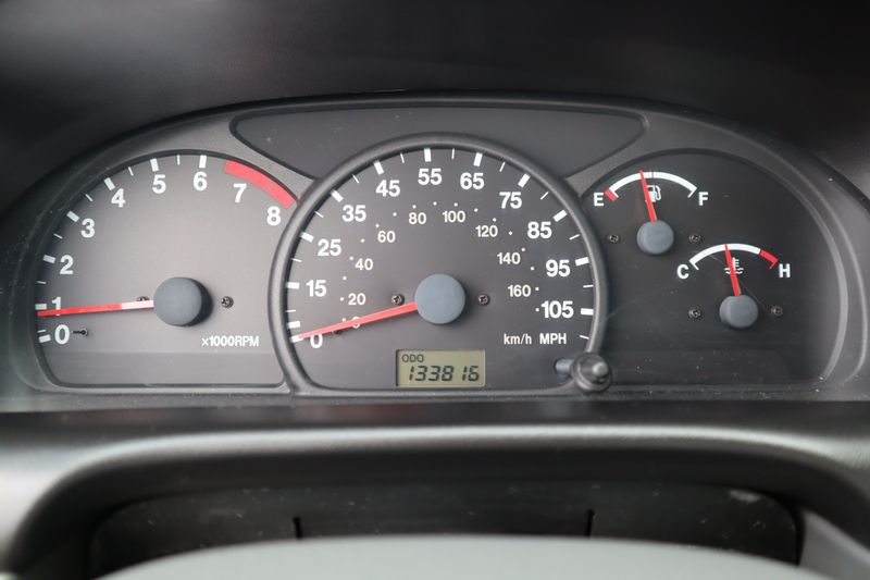 2000 Chevrolet Tracker Photos