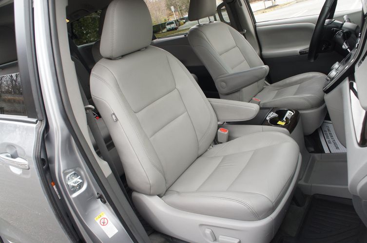 2018 Toyota Sienna XLE 7-Passenger Auto Access Seat | Zoom Auto Group ...