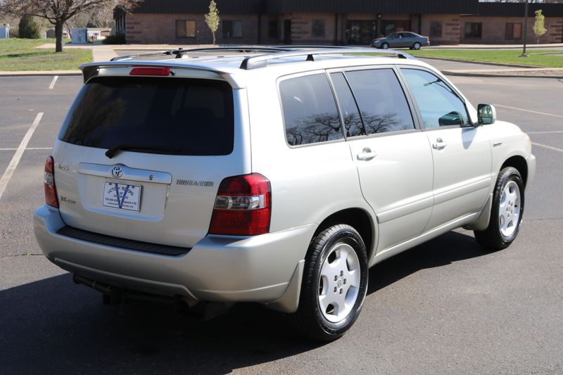 2004 Toyota Highlander Photos