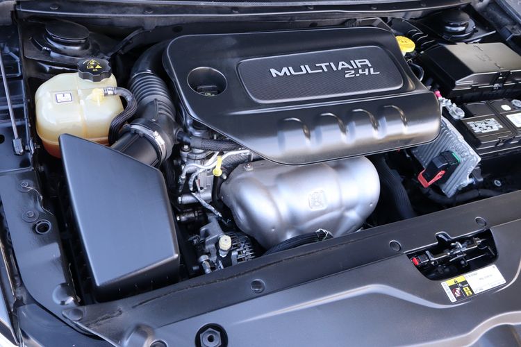 2016 Chrysler 200 Limited | Victory Motors of Colorado