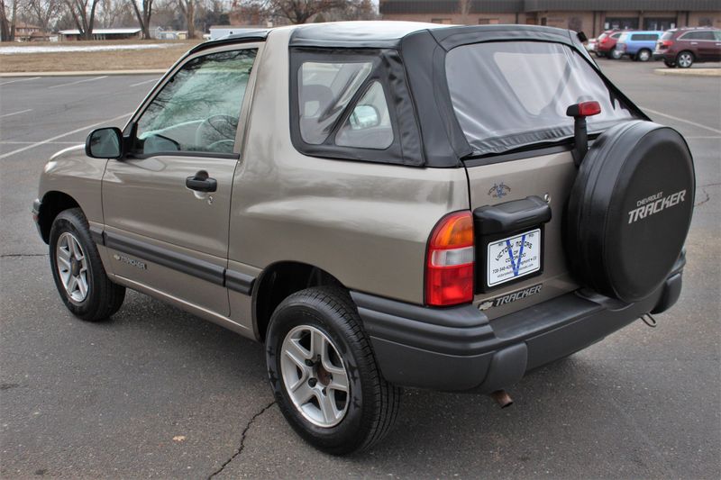 2002 Chevrolet Tracker Photos