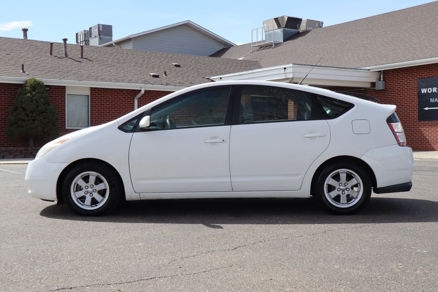 2004 Toyota Prius Base | Victory Motors of Colorado