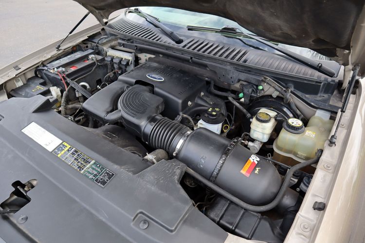 2003 Ford Expedition XLT | Victory Motors of Colorado