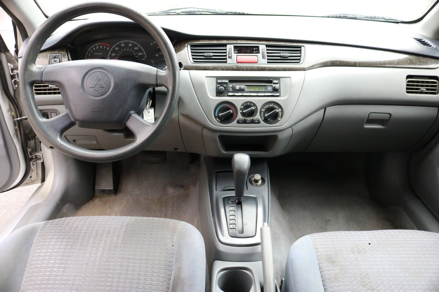 Mitsubishi Lancer 2003 Interior