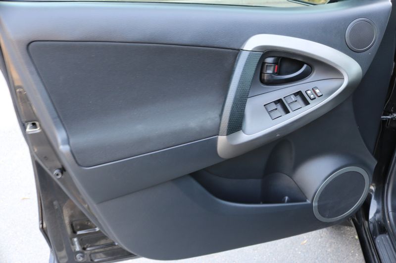 2012 Toyota RAV4 Photos