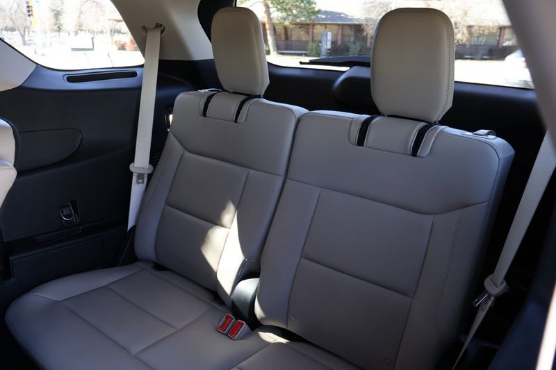 2022 Ford Explorer Photos