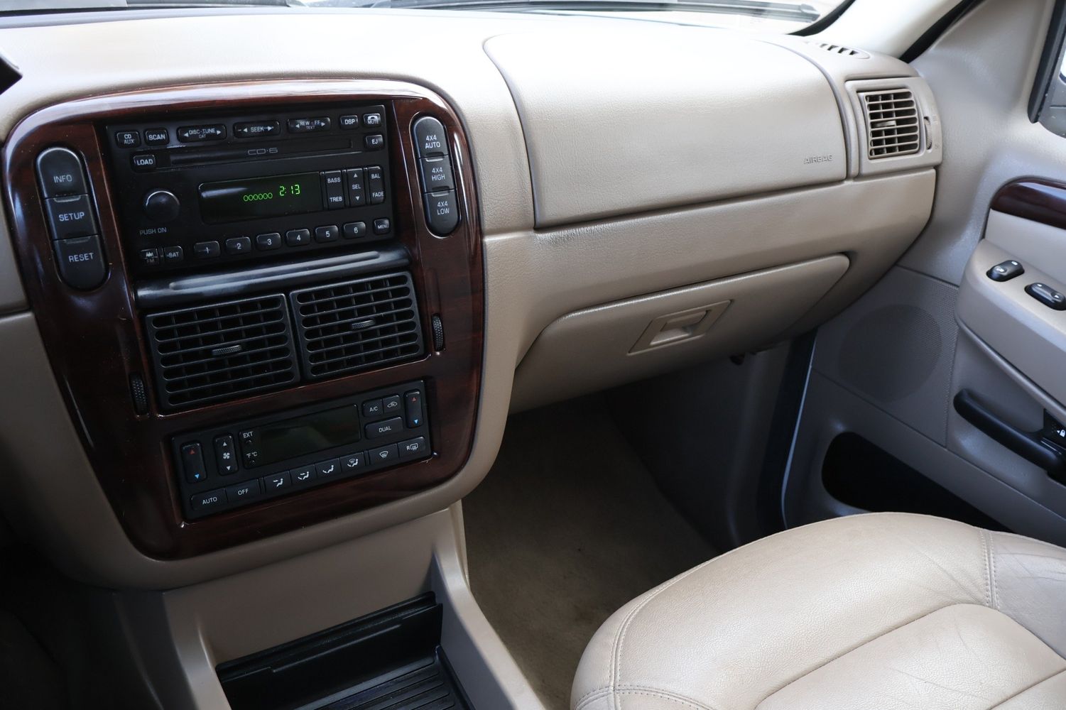 2004 Ford Explorer Limited | Victory Motors of Colorado