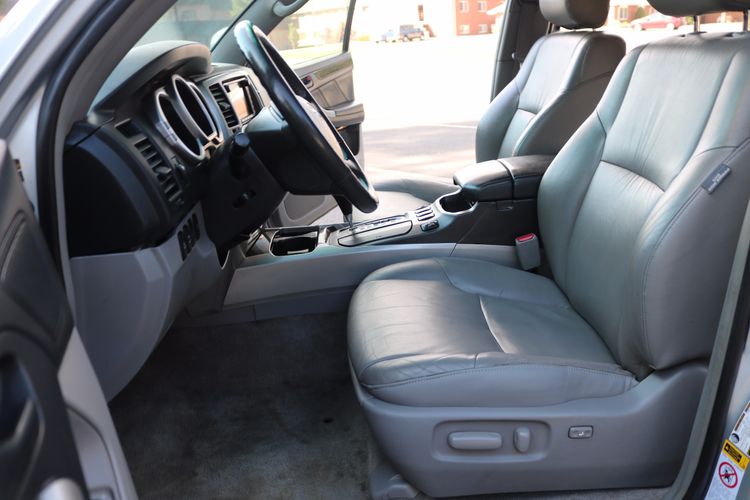 2005 Toyota 4Runner Limited | Victory Motors of Colorado