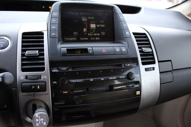 2004 Toyota Prius Photos