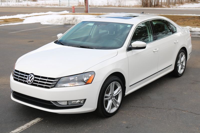 2014 Volkswagen Passat Photos