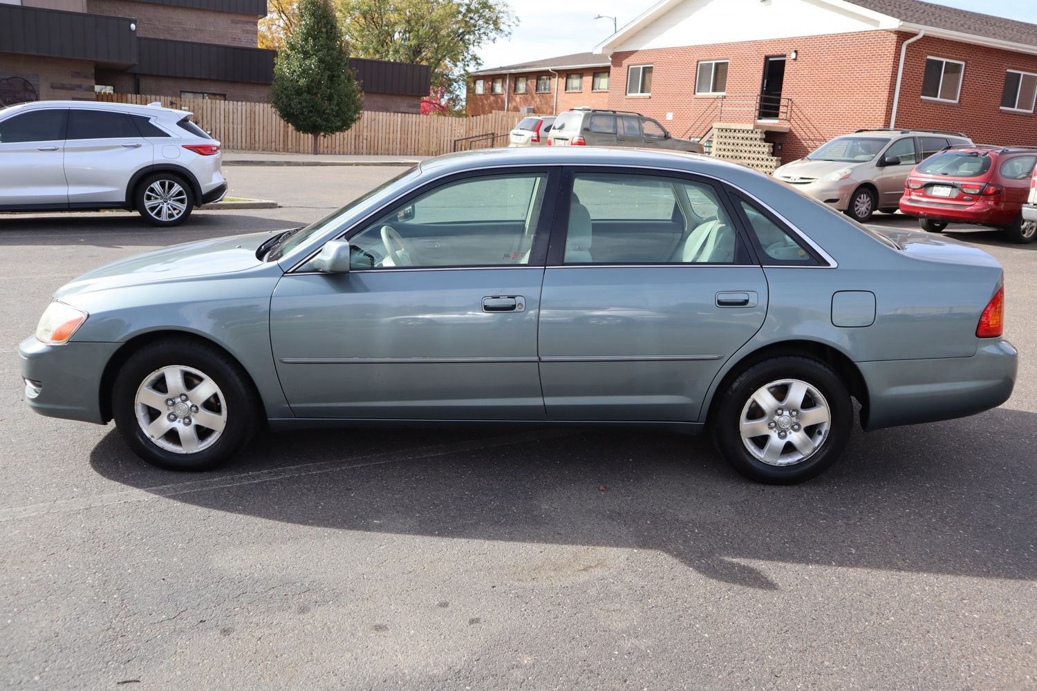 2001 Toyota Avalon XL | Victory Motors of Colorado