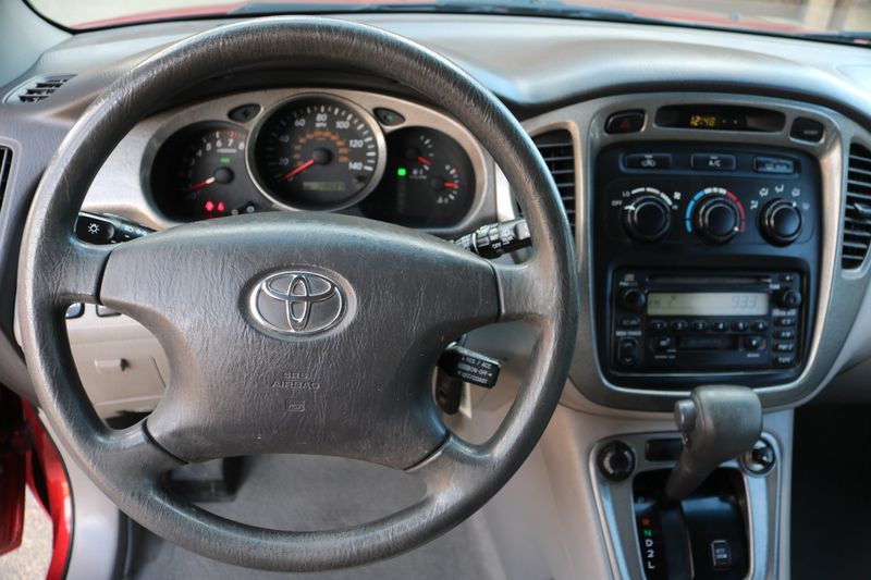 2002 Toyota Highlander Photos