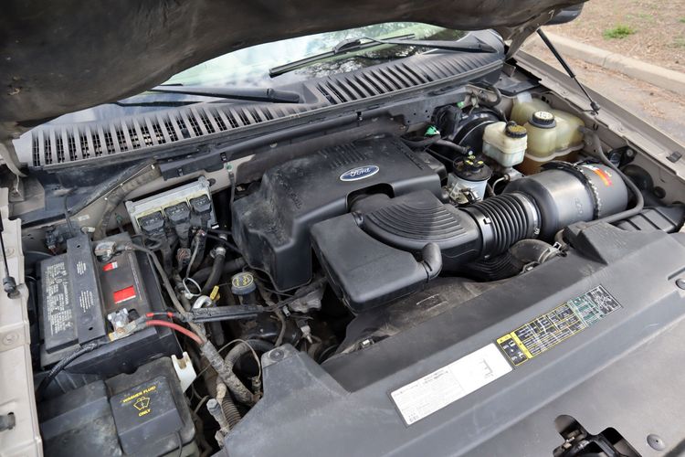 2003 Ford Expedition XLT | Victory Motors of Colorado