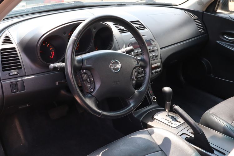 2002 Nissan Altima 3.5 SE | Victory Motors of Colorado