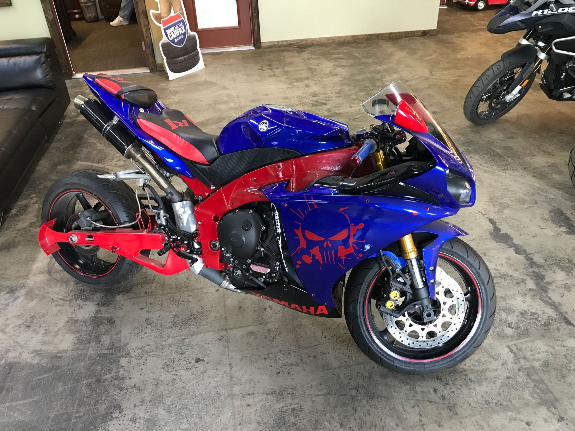 2011 Yamaha R1 Raven