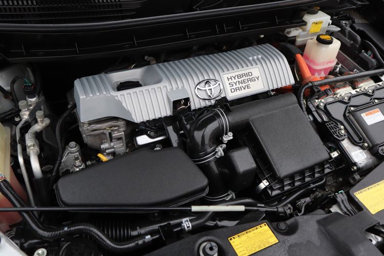 2013 Toyota Prius v Five | Victory Motors of Colorado