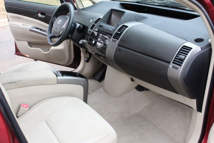 2004 Toyota Prius | Victory Motors of Colorado