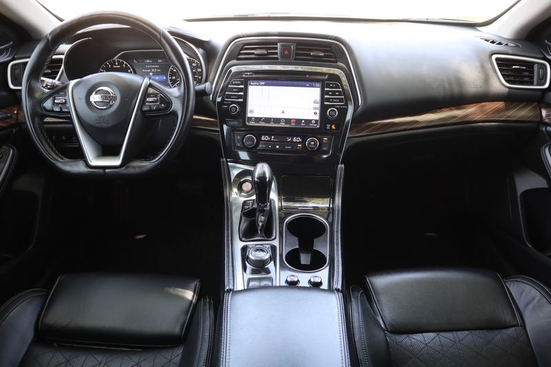 2016 Nissan Maxima Photos