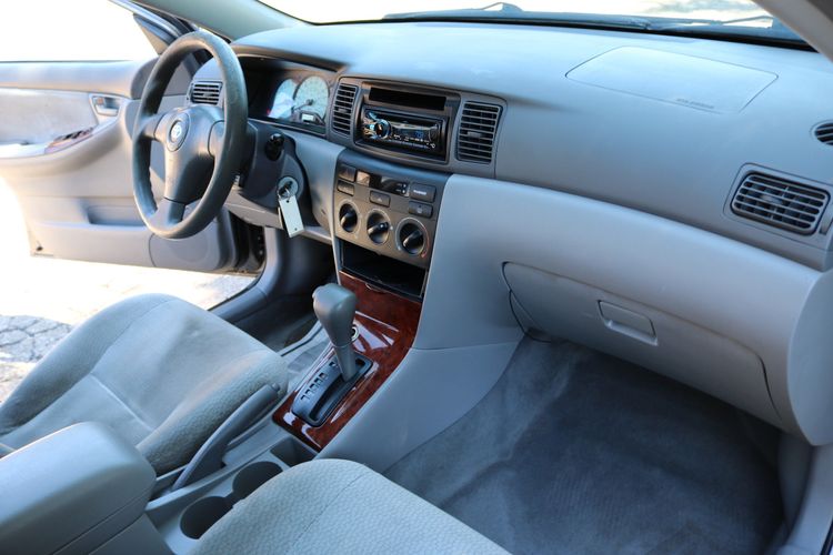 2004 Toyota Corolla LE | Victory Motors of Colorado