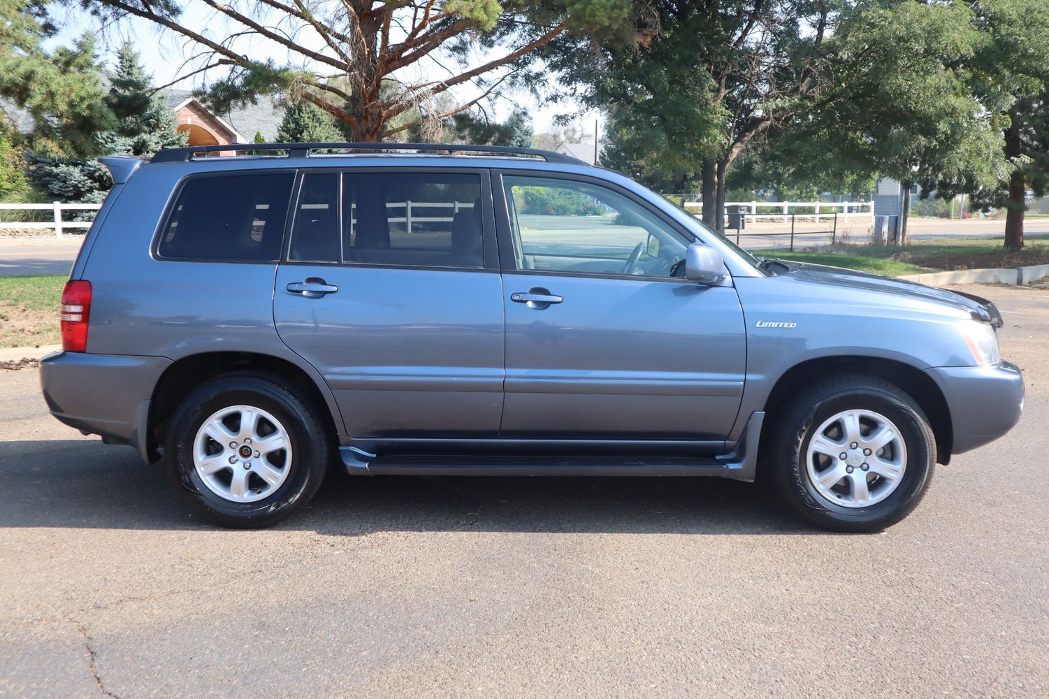 2002 Toyota Highlander Base | Victory Motors of Colorado