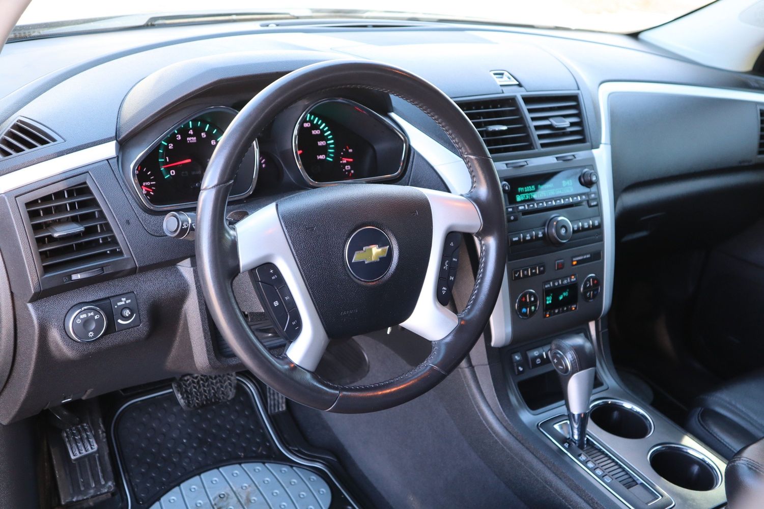 2011 Chevrolet Traverse LT | Victory Motors of Colorado