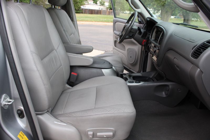 2002 Toyota Sequoia Photos