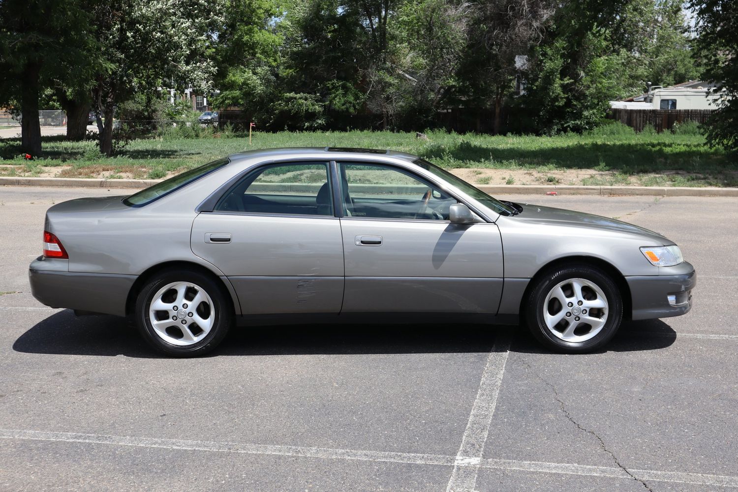 2001 Lexus ES 300 Base | Victory Motors of Colorado