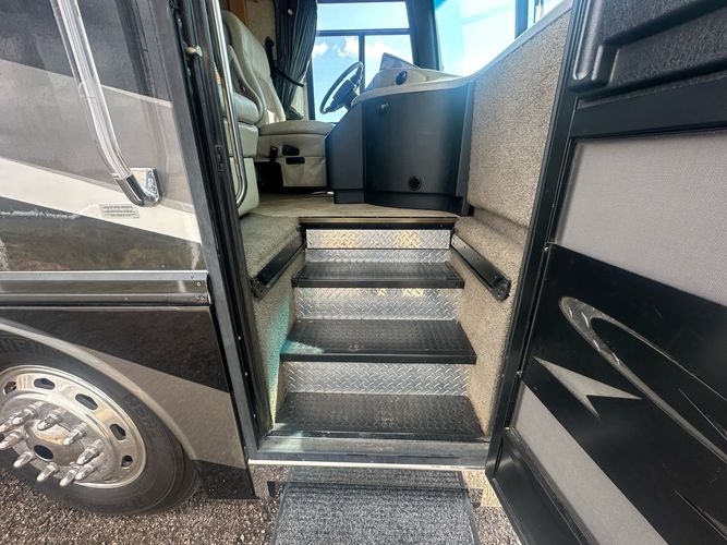 2003 Freightliner XC Chassis | Country Truck & Auto