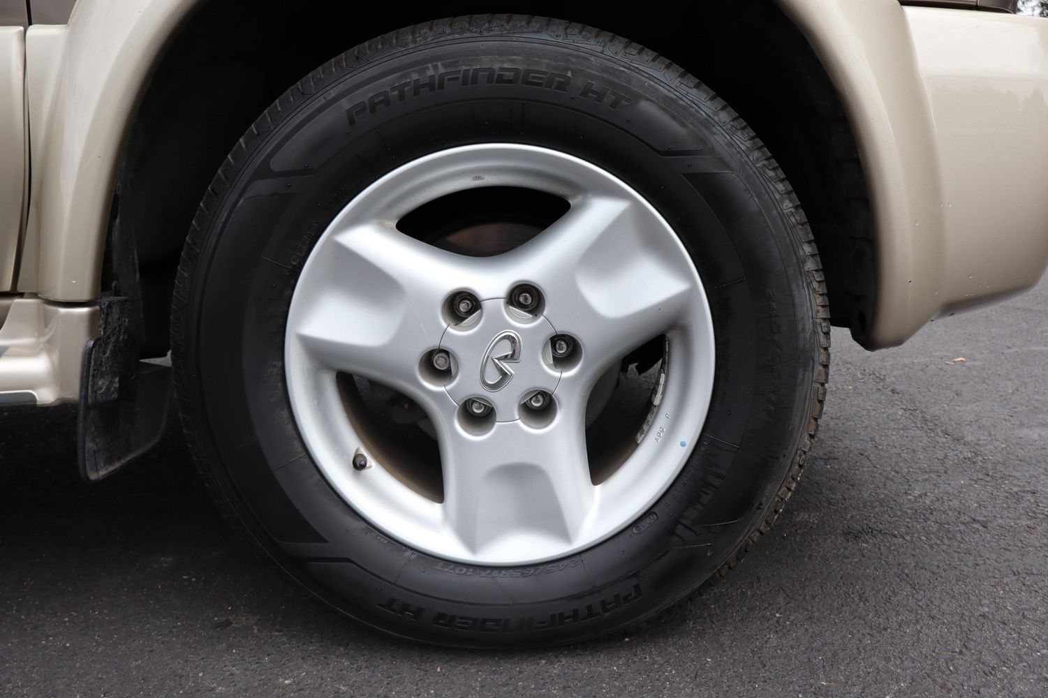 2002 INFINITI QX4 | Victory Motors of Colorado