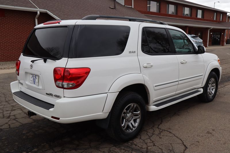 2005 Toyota Sequoia Photos