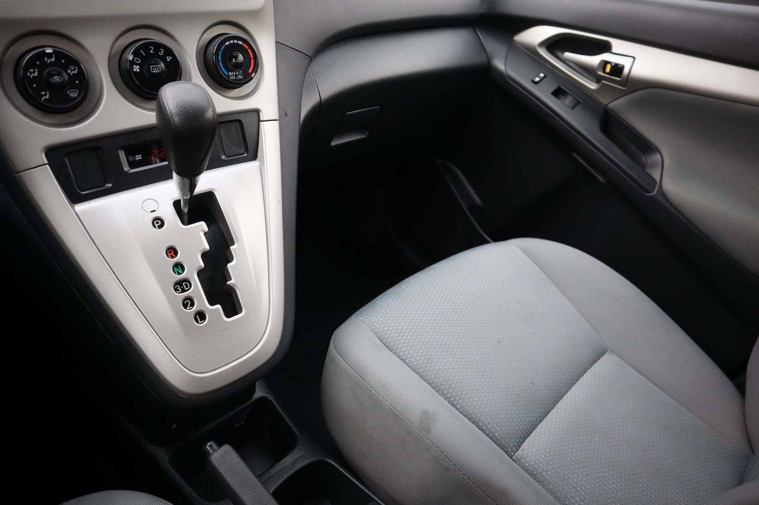 2010 Toyota Matrix Base | Victory Motors of Colorado