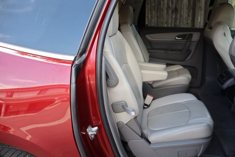 2016 Chevrolet Traverse LT | Victory Motors of Colorado