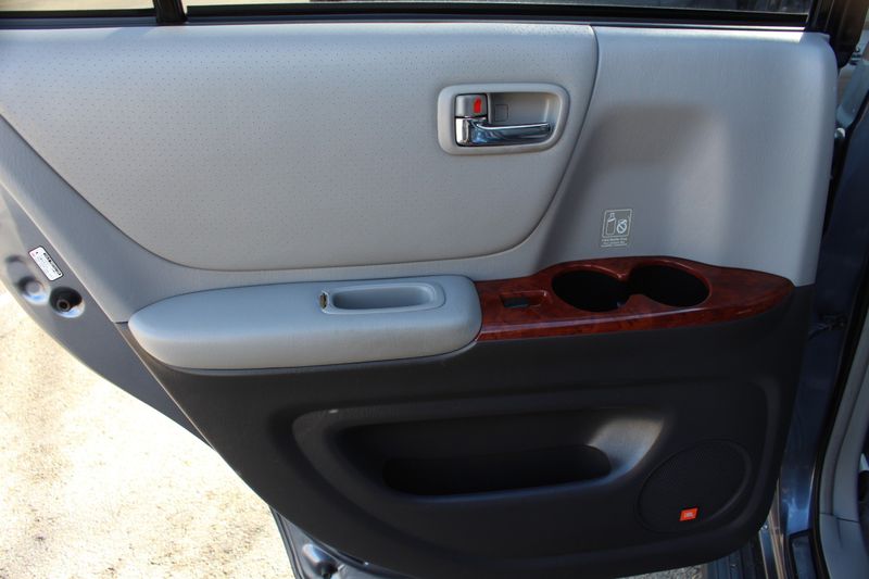 2004 Toyota Highlander Photos