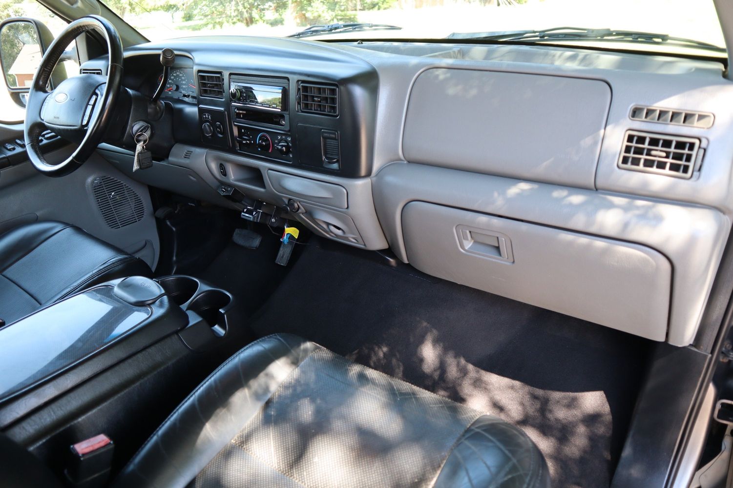2004 Ford F-250 Super Duty Lariat | Victory Motors of Colorado
