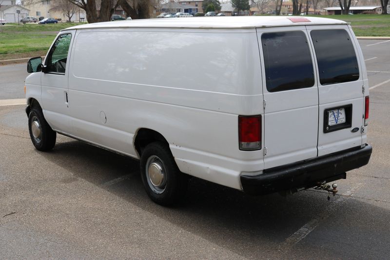 2000 Ford E-250 Photos