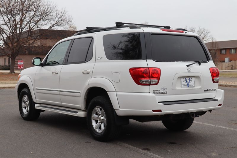 2005 Toyota Sequoia Photos
