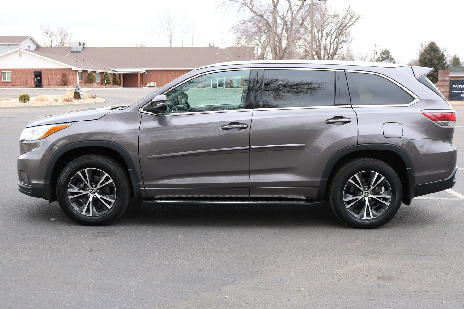 2016 Toyota Highlander XLE | Victory Motors of Colorado