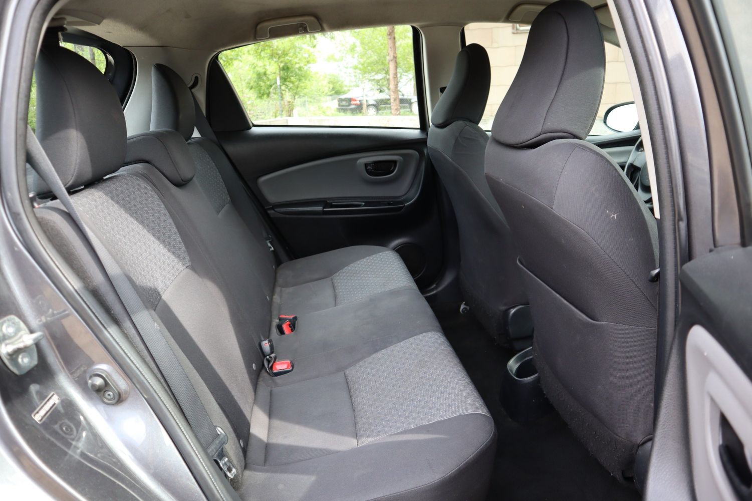 2016 Toyota Yaris 5-Door LE | Victory Motors of Colorado