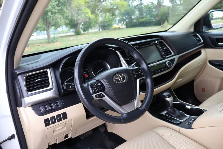 2016 Toyota Highlander Hybrid Limited Platinum | Victory Motors of Colorado