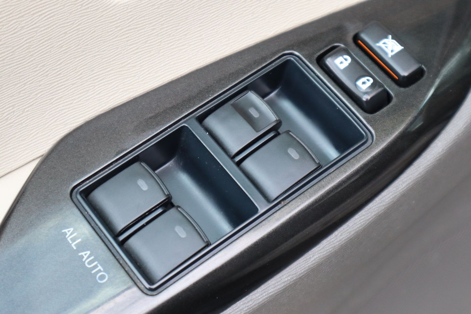 2012 Toyota Sienna LE 8-Passenger | Victory Motors of Colorado