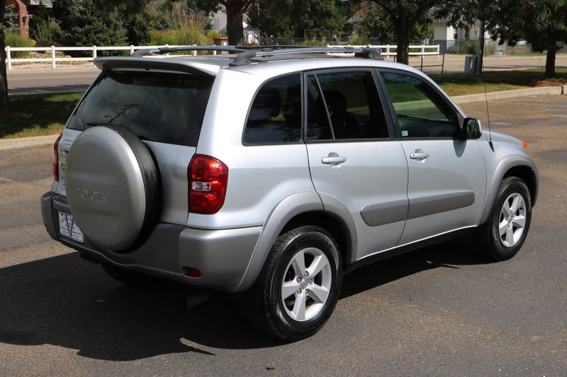 2004 Toyota RAV4 Photos