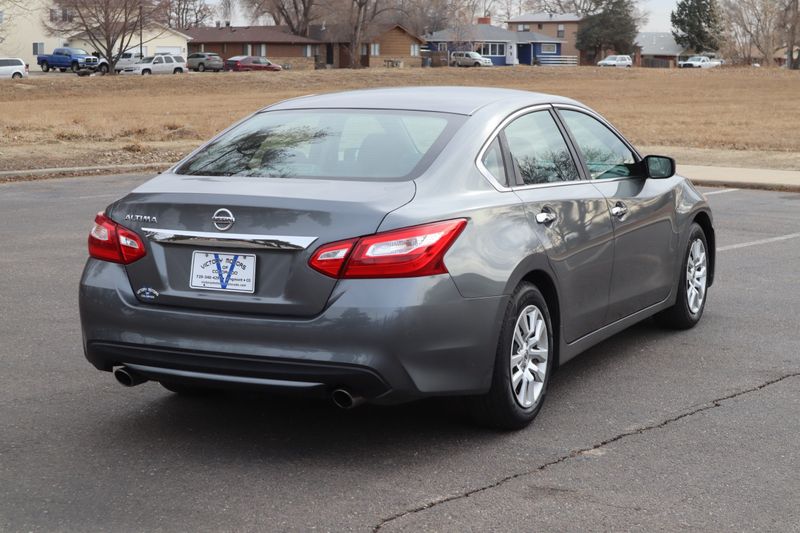 2016 Nissan Altima Photos