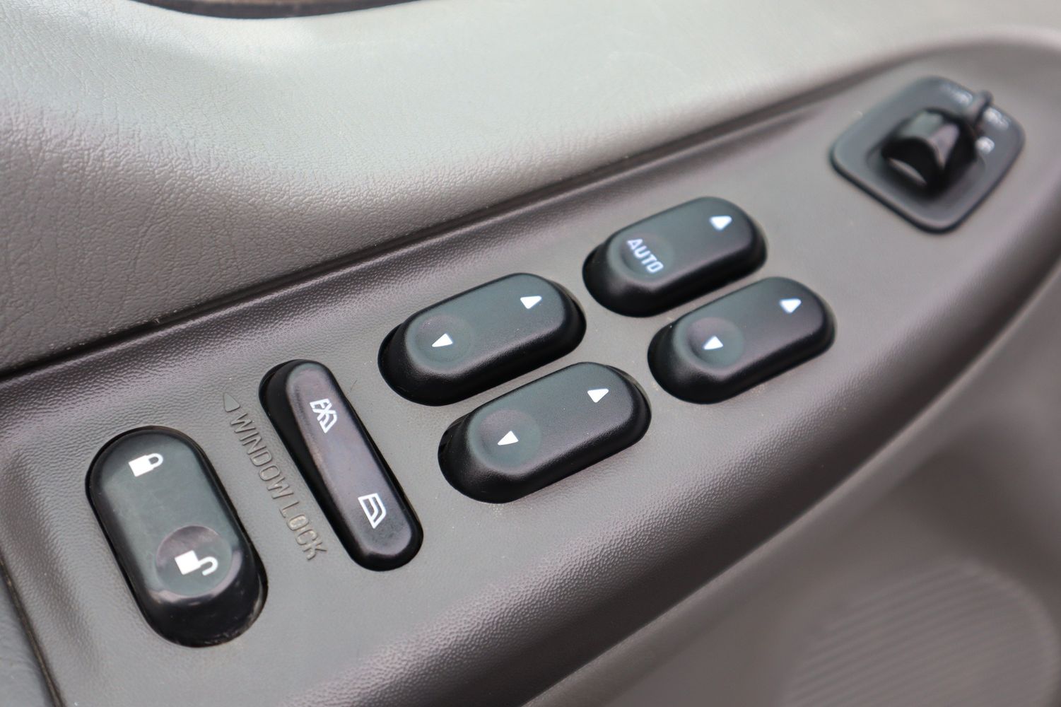 2004 Ford Excursion XLT | Victory Motors of Colorado